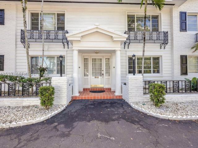 Luxury apartment complex for rent in Coral Gables, Florida