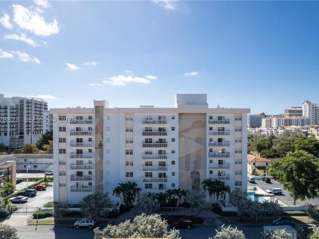 Luxury apartment complex for rent in Coral Gables, Florida