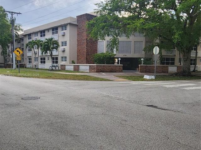 Luxury apartment complex for rent in Coral Gables, Florida