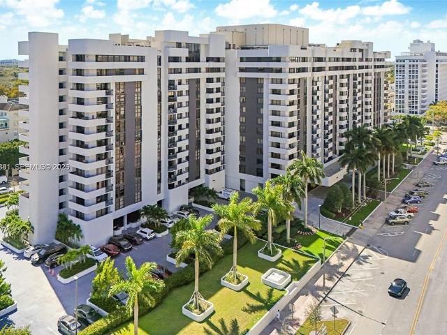 Luxury apartment complex for rent in Coral Gables, Florida