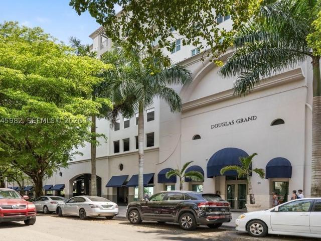 Luxury apartment complex for rent in Coral Gables, Florida