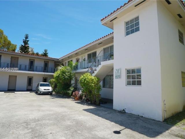 Luxury apartment complex for rent in Coral Gables, Florida