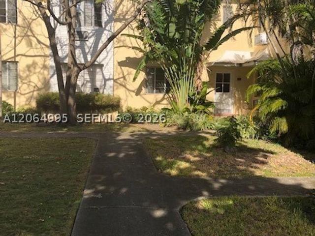 Luxury apartment complex for rent in Coral Gables, Florida