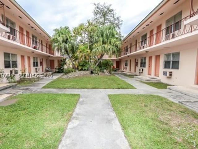 Luxury apartment complex for rent in Coral Gables, Florida