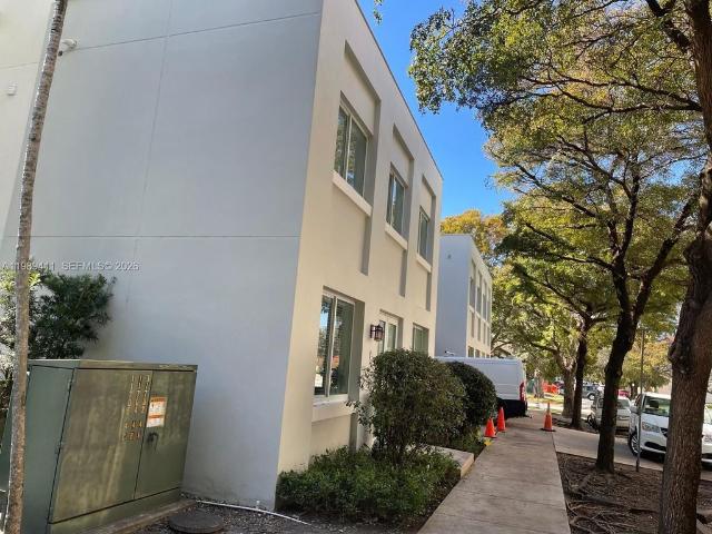 Luxury apartment complex for rent in Coral Gables, Florida