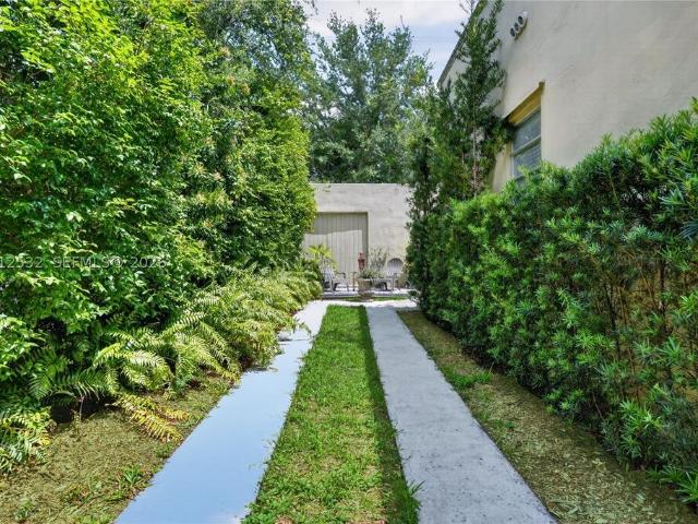 Luxury apartment complex for rent in Coral Gables, Florida
