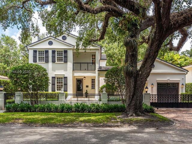 Luxury apartment complex for rent in Coral Gables, United States