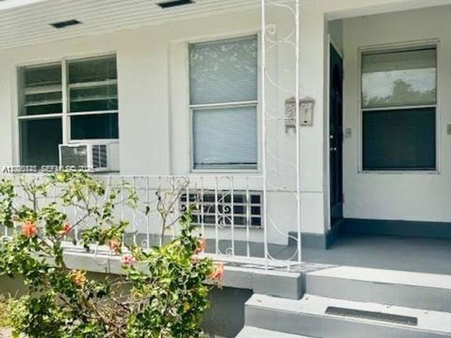 Luxury apartment complex for rent in Coral Gables, United States