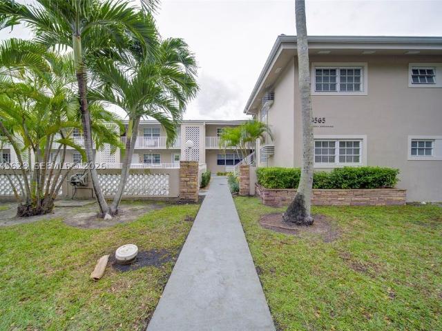 Luxury apartment complex for rent in Coral Gables, United States