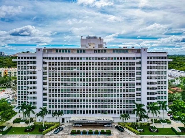 Luxury apartment complex for rent in Coral Gables, United States