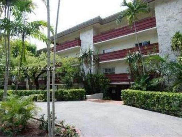 Luxury apartment complex for rent in Coral Gables, United States