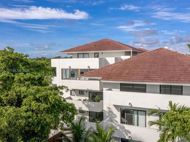 Luxury apartment complex for rent in Coral Gables, United States