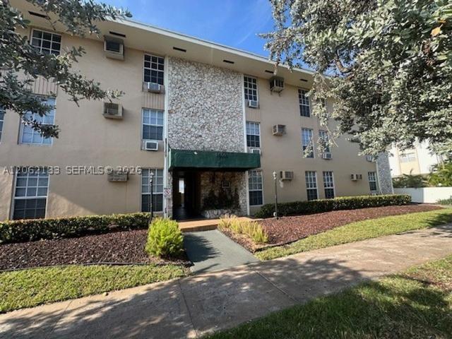 Luxury apartment complex for rent in Coral Gables, United States