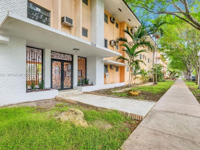 Luxury apartment complex for rent in Coral Gables, United States