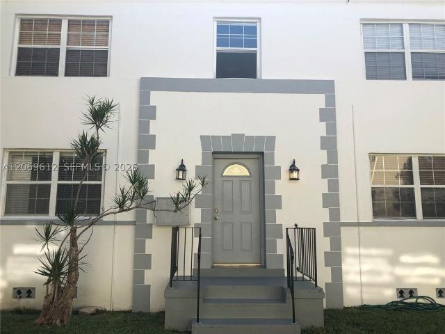 Luxury apartment complex for rent in Coral Gables, United States
