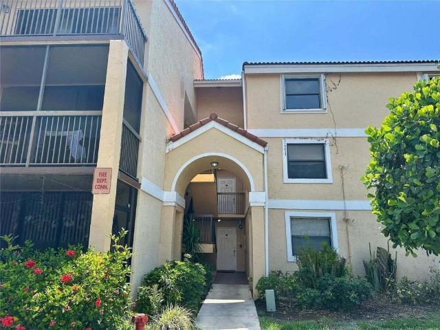 Luxury apartment complex for rent in Coral Springs, United States