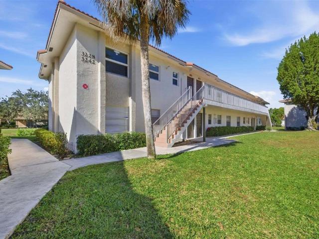 Luxury apartment complex for rent in Coral Springs, United States