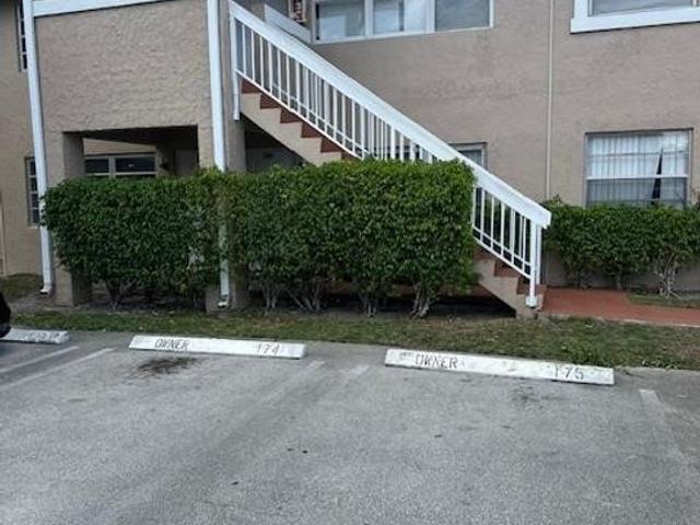 Luxury apartment complex for rent in Coral Springs, United States
