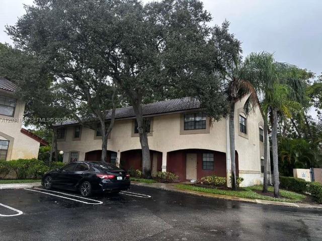 Luxury apartment complex for rent in Coral Springs, United States