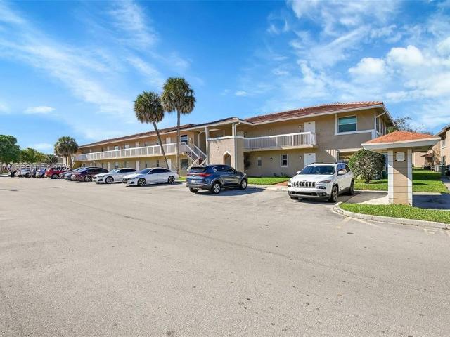 Luxury apartment complex for rent in Coral Springs, United States