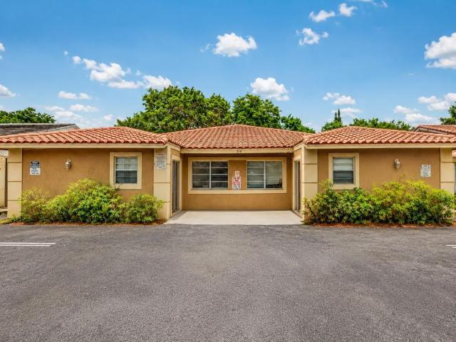 Luxury apartment complex for rent in Coral Springs, United States