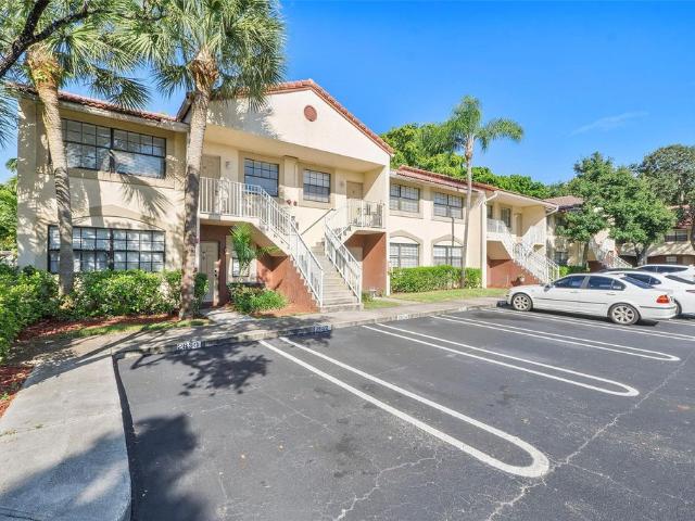 Luxury apartment complex for rent in Coral Springs, United States