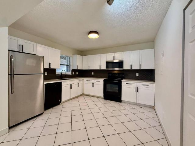 Luxury apartment complex for rent in Coral Springs, United States