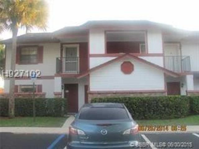 Luxury apartment complex for rent in Coral Springs, United States