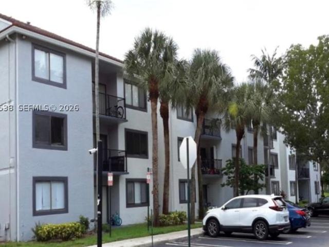 Luxury apartment complex for rent in Coral Springs, United States