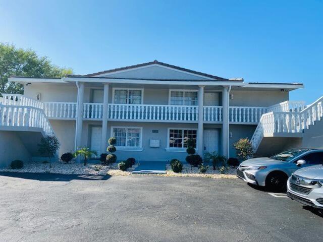 Luxury apartment complex for rent in Coral Springs, United States