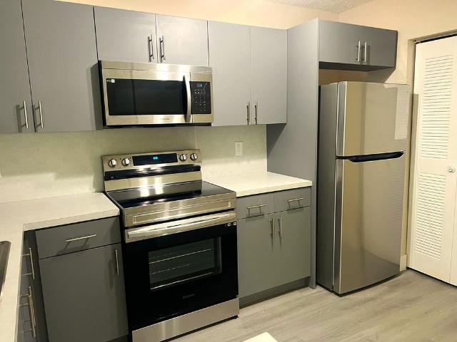 Luxury apartment complex for rent in Coral Springs, United States