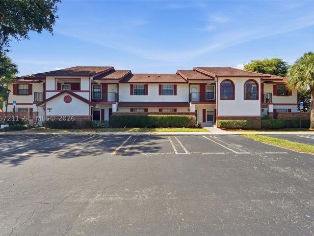 Luxury apartment complex for rent in Coral Springs, United States