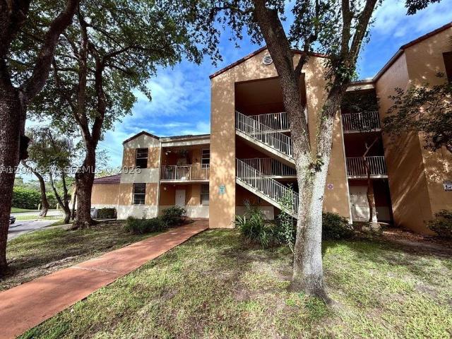 Luxury apartment complex for rent in Coral Springs, United States