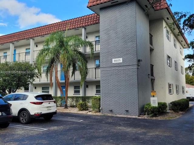 Luxury apartment complex for rent in Coral Springs, United States
