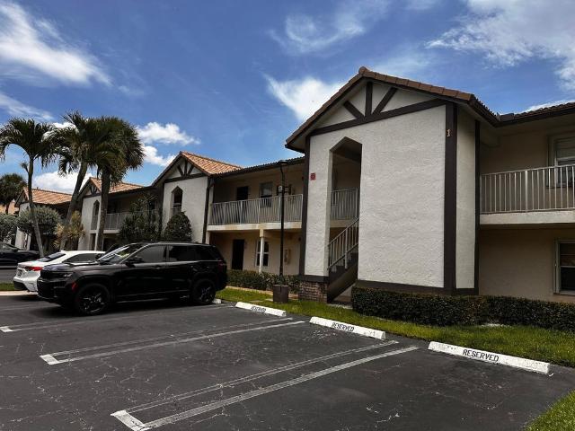 Luxury apartment complex for rent in Coral Springs, United States