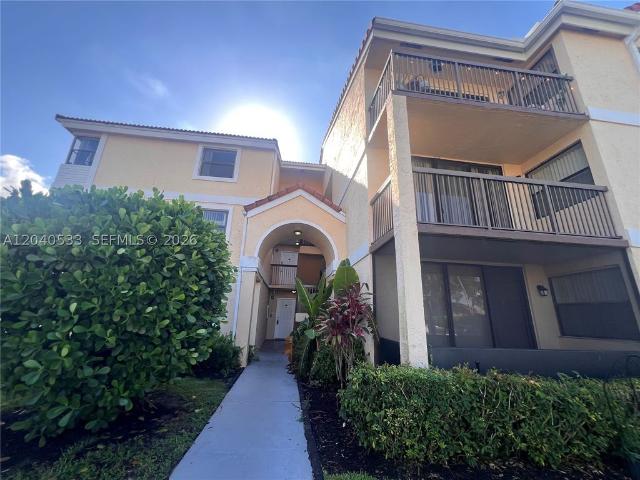 Luxury apartment complex for rent in Coral Springs, United States