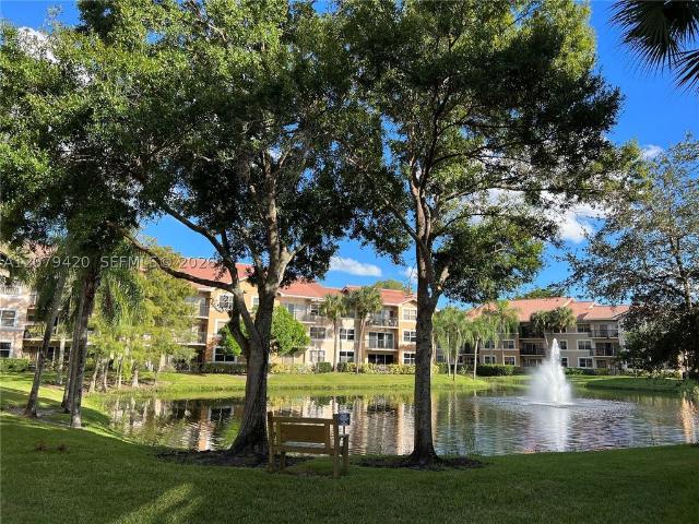 Luxury apartment complex for rent in Coral Springs, United States