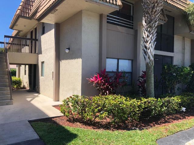 Luxury apartment complex for rent in Coral Springs, United States