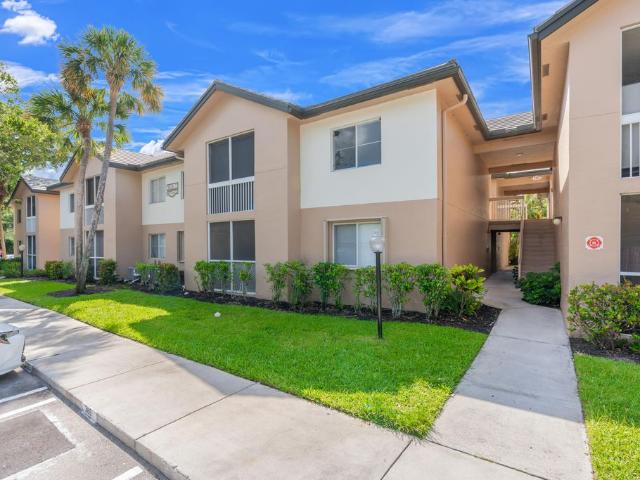 Luxury apartment complex for rent in Coral Springs, United States
