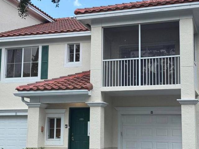 Luxury apartment complex for rent in Coral Springs, United States