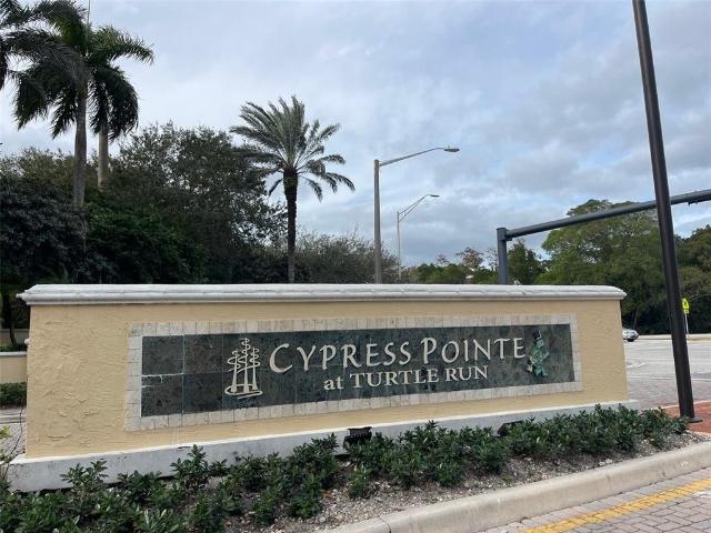 Luxury apartment complex for rent in Coral Springs, United States