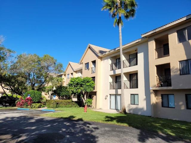 Luxury apartment complex for rent in Coral Springs, United States
