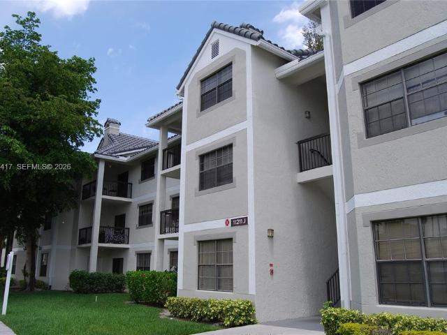 Luxury apartment complex for rent in Coral Springs, United States