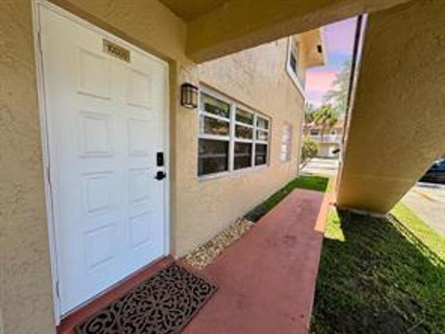 Luxury apartment complex for rent in Coral Springs, United States
