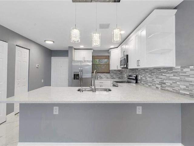 Luxury apartment complex for rent in Coral Springs, United States