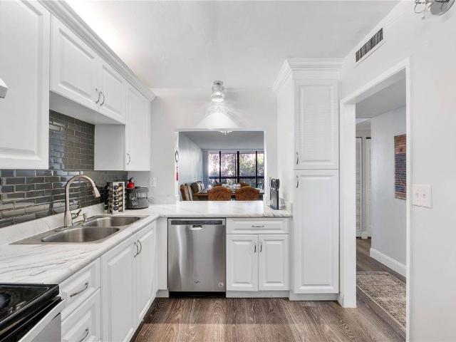 Luxury apartment complex for rent in Coral Springs, United States