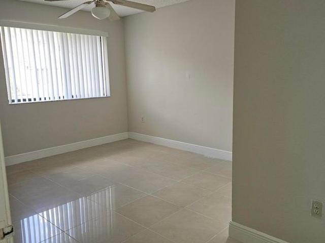 Luxury apartment complex for rent in Coral Springs, United States