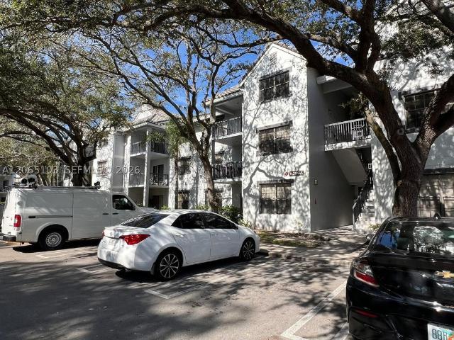 Luxury apartment complex for rent in Coral Springs, Florida