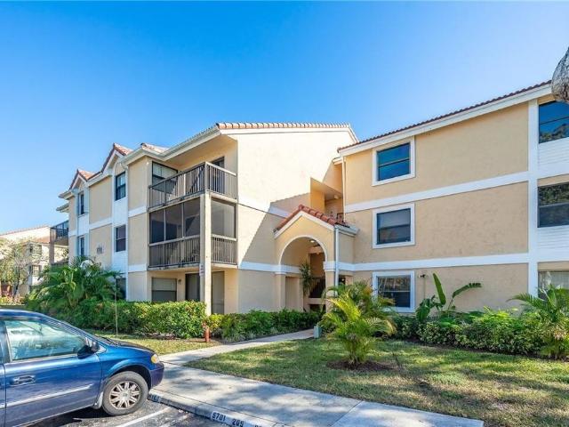 Luxury apartment complex for rent in Coral Springs, Florida