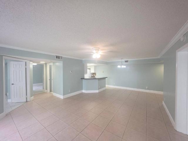 Luxury apartment complex for rent in Coral Springs, Florida